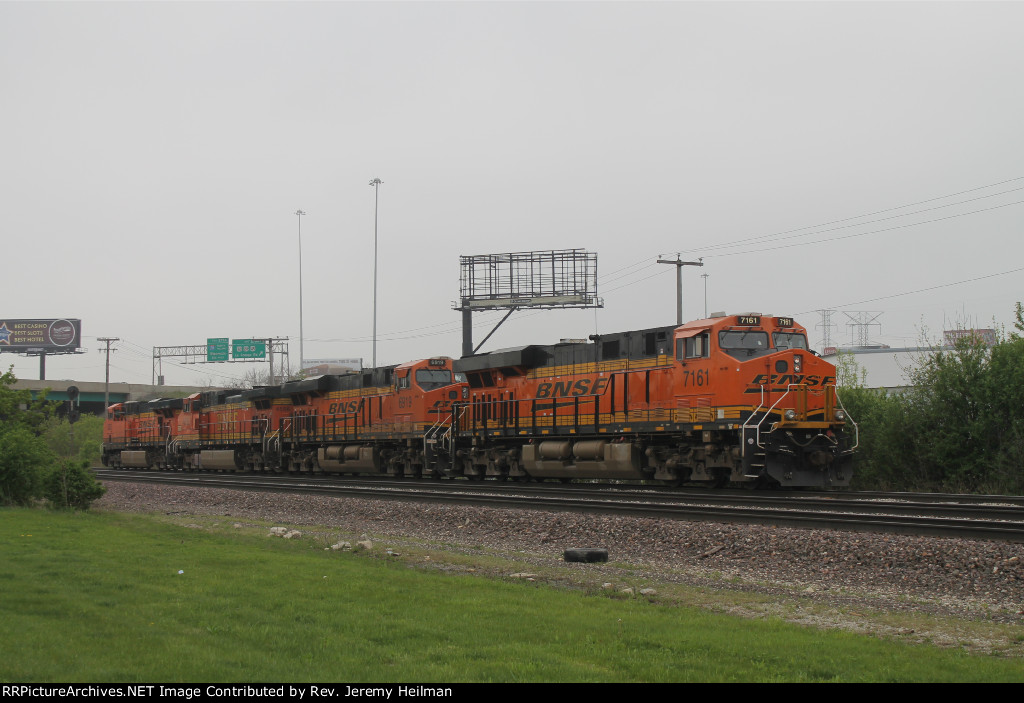 BNSF 7161 & others (1)